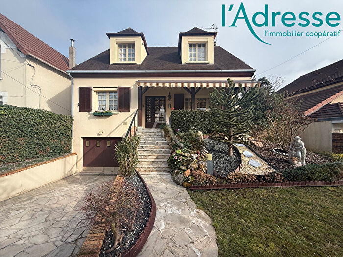 Maison à vendre - Champs-sur-Marne, Bords de Marne - 6 pièces - 4 chambres