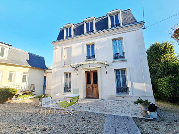 Maison 10 pièces à Brunoy, Nord, à vendre