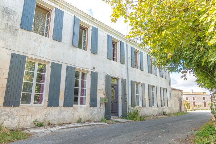 Maison 8 pièces à vendre à Pont-l'Abbé-d'Arnoult