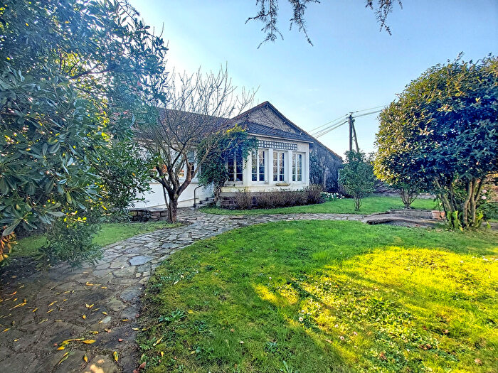 Maison à vendre - Saint-Julien-de-Concelles - 11 pièces - 5 chambres