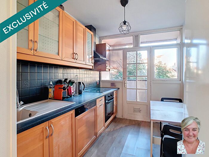 Appartement à vendre - Vénissieux, Centre-ville - 4 pièces - 3 chambres