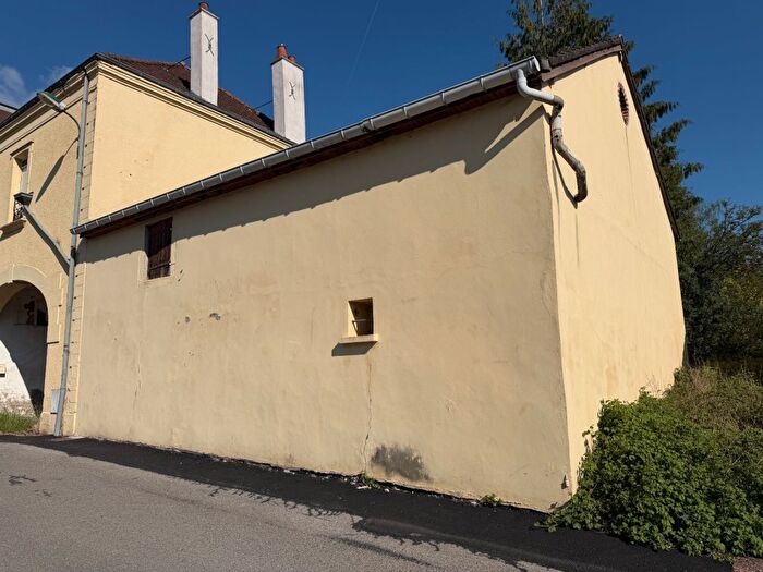 Saint-Sernin-du-Bois : Maison 2 pièces à vendre