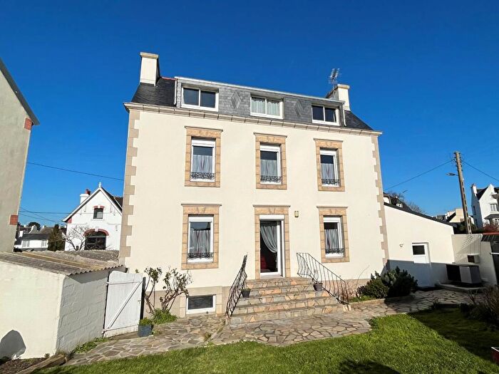 Maison à vendre - Pont-Croix - 5 pièces - 4 chambres