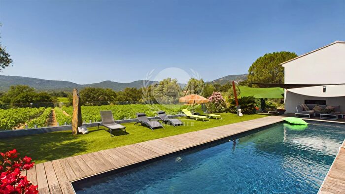 Maison à vendre - Le Plan-de-la-Tour - 4 pièces - 3 chambres