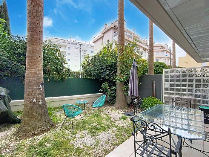 Appartement à louer - Nice, Chambrun - 2 pièces - 1 chambre