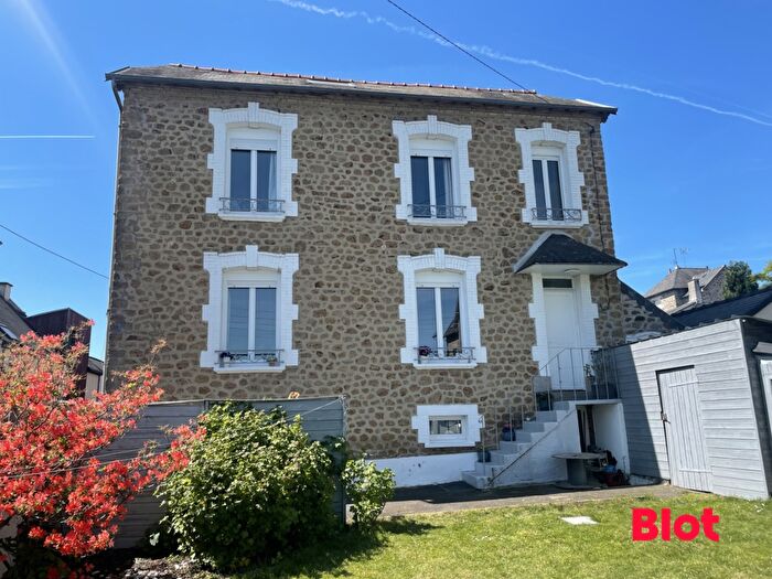Maison à vendre - Fougères, Forairie, Cotterêts - 5 pièces - 2 chambres
