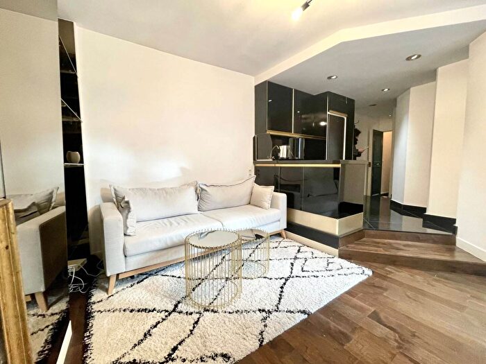 Appartement à louer - Elysées-Madeleine, Paris ème arrondissement - 2 pièces - 1 chambre