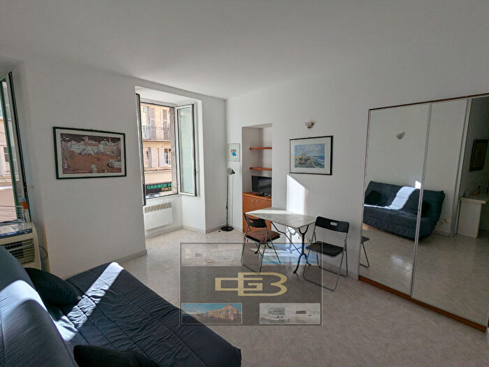 Appartement à louer - Nice, Centre-ville - 2 pièces - 1 chambre