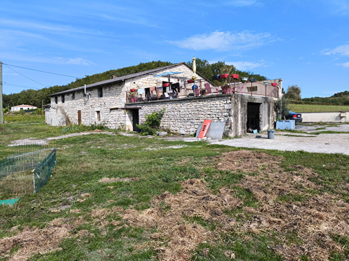 Maison à vendre - Valprionde - 8 pièces - 5 chambres