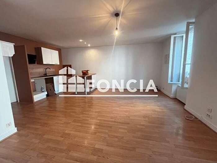 Appartement à louer - Centre Ville Est, Bourgoin-Jallieu - 3 pièces - 2 chambres