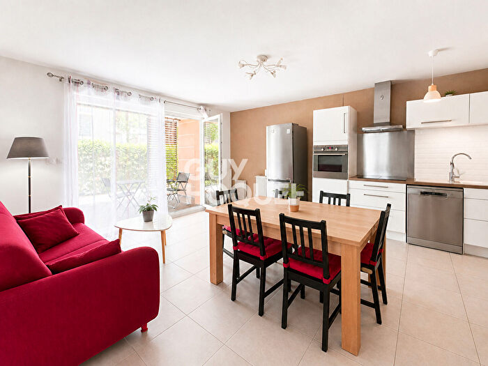 Appartement 3 pièces à Décines-Charpieu, Berthaudière, à vendre