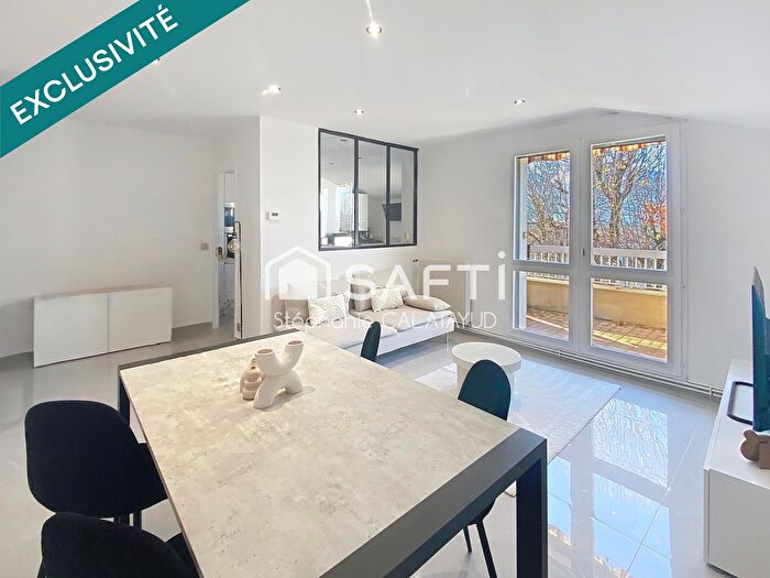 Appartement à vendre - La Buisse - 4 pièces - 3 chambres