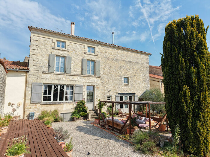 Maison 10 pièces à vendre - Tusson