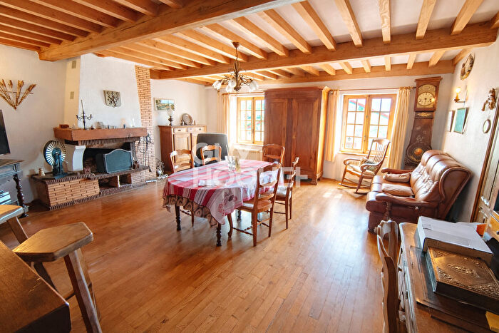 Maison à vendre - Saint-Georges-en-Couzan - 8 pièces - 4 chambres