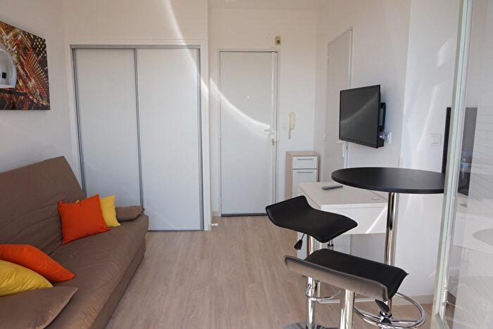 Appartement 1 pièce à Aix-en-Provence, Pont de lArc, à louer