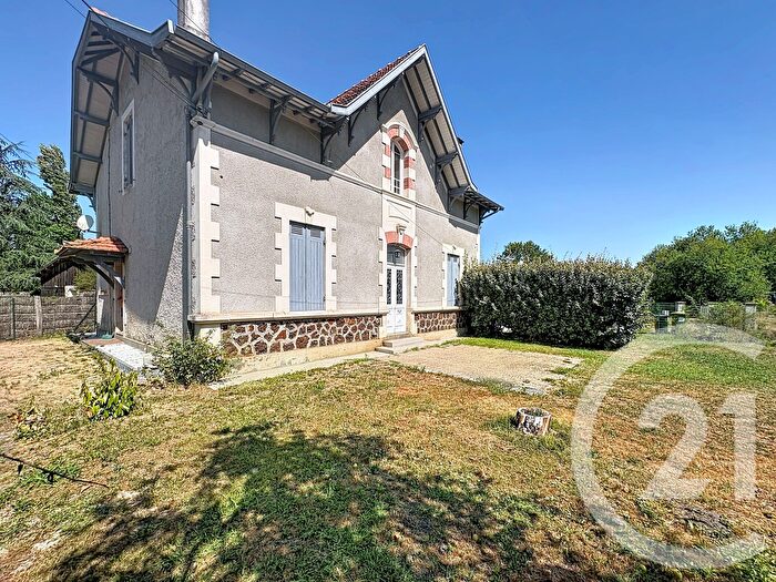 Appartement 4 pièces à louer à Salles