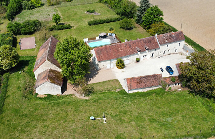 Maison à vendre - Dangé-Saint-Romain - 9 pièces - 6 chambres