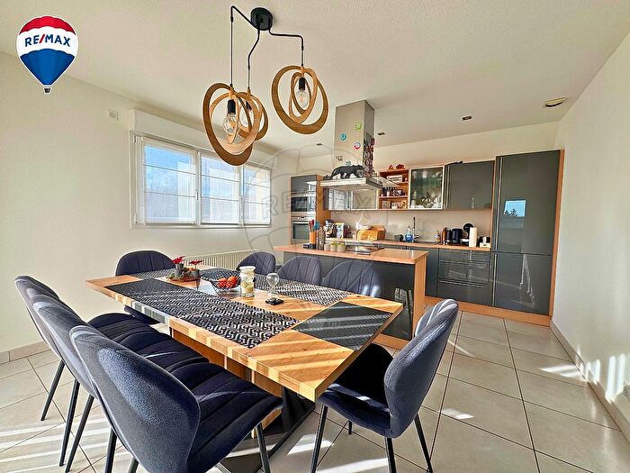 Appartement à louer - Rixheim, Centre-ville, Gare - 5 pièces - 3 chambres