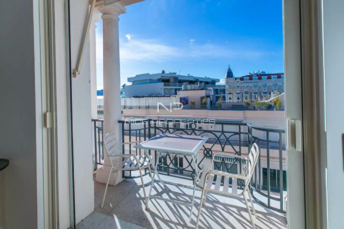 Appartement à vendre - Cannes, Centre-ville - 3 pièces - 2 chambres