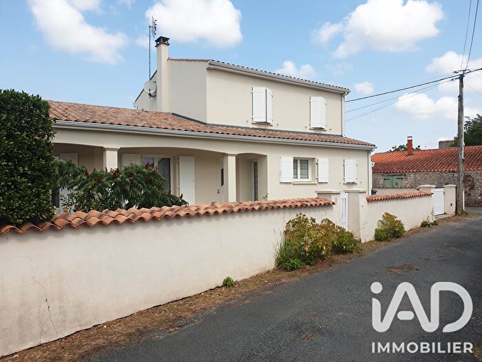 Maison 5 pièces à vendre à Saint-Just-Luzac