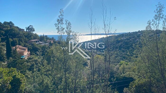 Maison à vendre - Roquebrune-sur-Argens, Les Issambres, La Vigie, Les Dolmens, Plages, Calanques - 5 pièces - 4 chambres