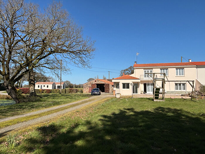 Maison à vendre - Vairé - 5 pièces - 3 chambres