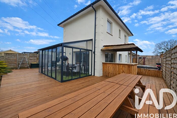 Maison à vendre - Biganos - 4 pièces - 3 chambres