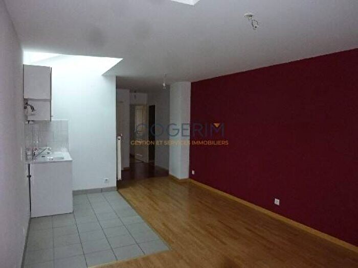 Appartement à louer - centre Ville-La Chartonnière-La Barre, Villefranche-sur-Saône - 2 chambres