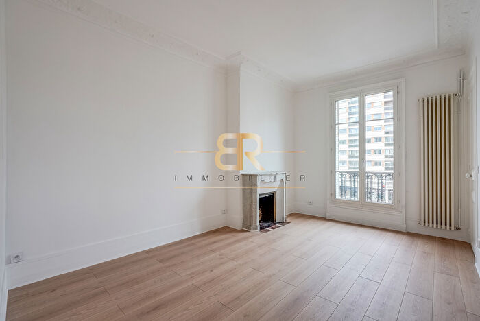 Suresnes, République : Appartement 4 pièces à vendre