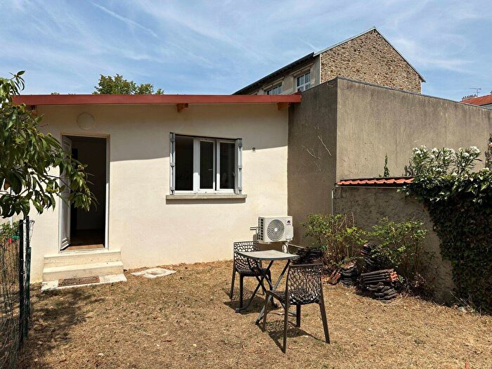 Ouginot, Joinville-le-Pont : Appartement 2 pièces à louer