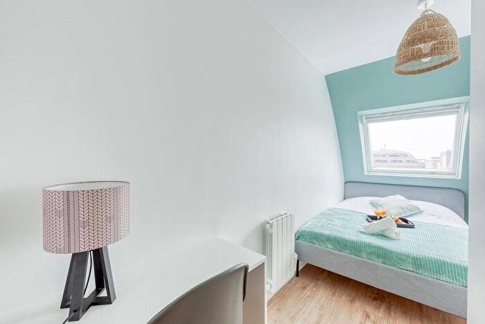 Appartement à louer - Le Point du Jour-Centre Gare, Cergy - 1 pièce