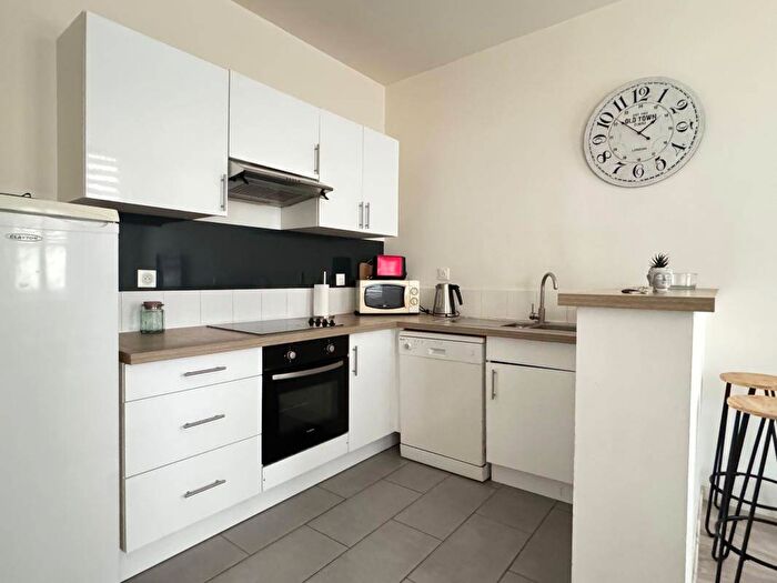 Appartement à louer - Centre Ville Nord, Rochefort - 3 pièces - 2 chambres