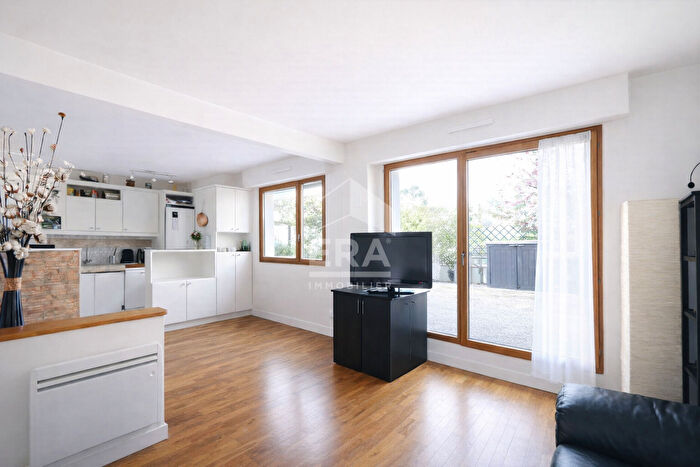 Appartement à vendre - Issy-les-Moulineaux, Les Iles, La Ferme - 4 pièces - 2 chambres