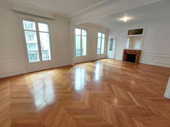 Appartement à louer - Porte Dauphine, Paris ème arrondissement - 4 pièces - 3 chambres