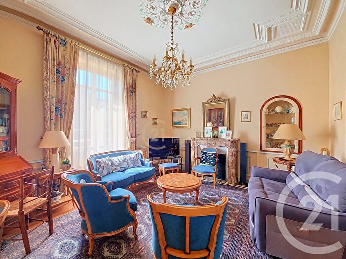 Maison 12 pièces à vendre à Combourg