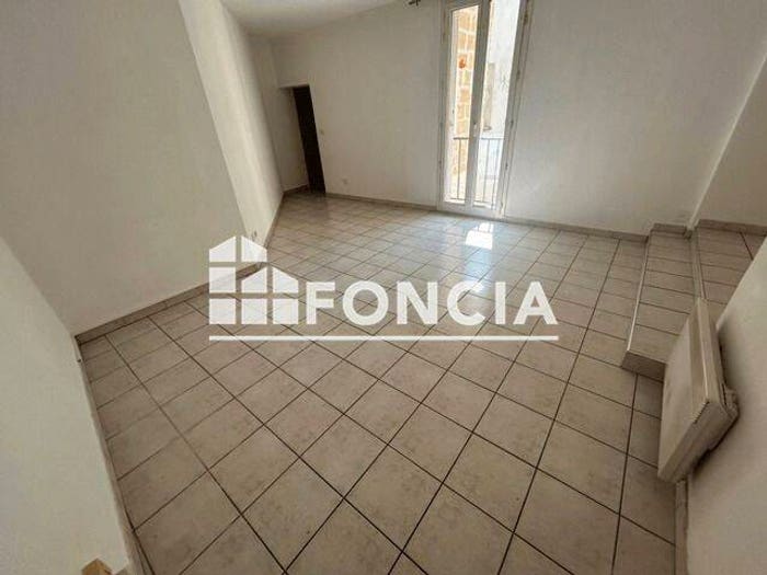 Centre Ville-Mairie, Lunel : Appartement 3 pièces à louer