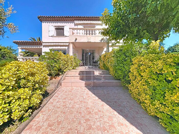 Maison à vendre - Saint-Raphaël, Veyssières - 7 pièces - 3 chambres