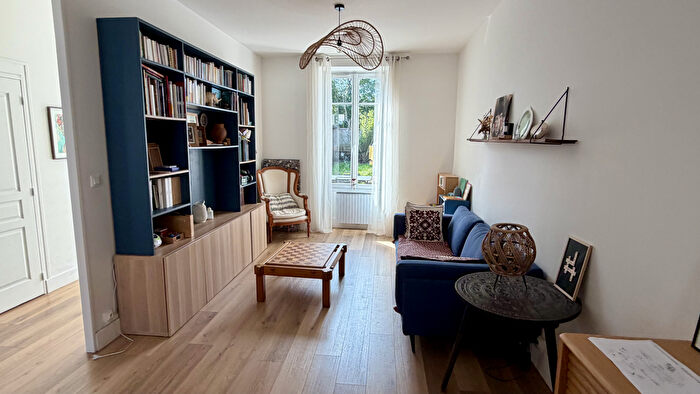 Maison à vendre - Saint-Jean-dAngély - 6 pièces - 5 chambres