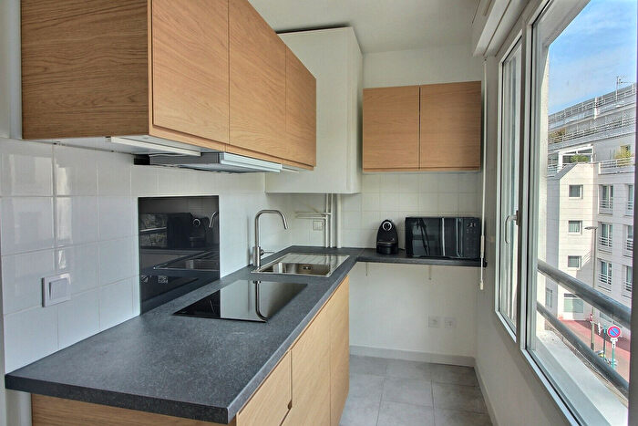 Appartement à louer - Suresnes, Carnot, Gambetta - 1 pièce