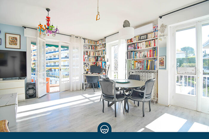 Appartement à vendre - Nice, Cimiez - 3 pièces - 2 chambres
