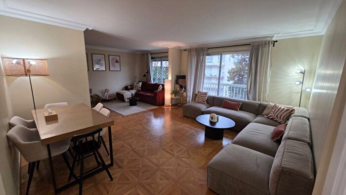 Appartement à louer - Hôtel de Ville, Courbevoie - 4 pièces - 3 chambres