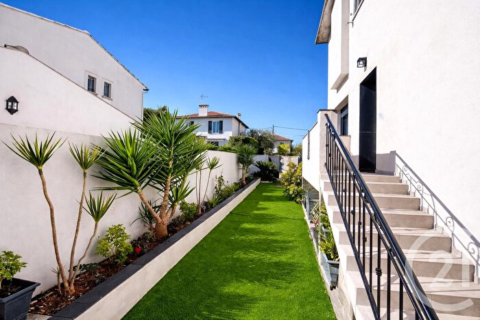 Maison à vendre - Antibes, Antibes-les-Pins, Trianon, Le Fournel, Peyregoue - 10 pièces - 7 chambres