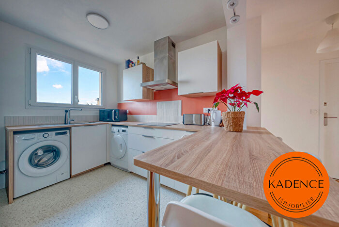 Appartement à vendre - Quartiers Nord-Est, Jeanne dArc - 3 pièces - 3 chambres