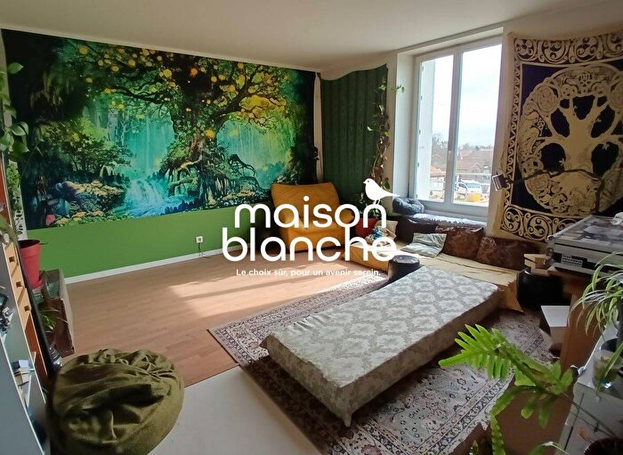 Appartement à louer - Vasles - 4 pièces - 3 chambres