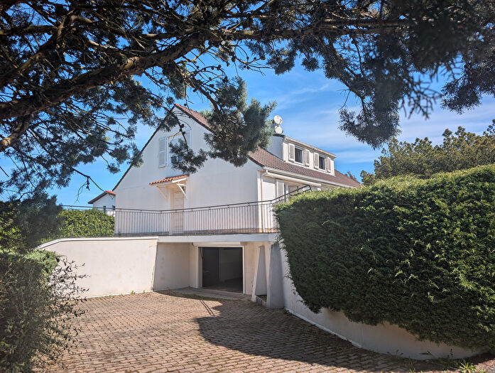 Maison à vendre - LArbresle - 7 pièces - 4 chambres