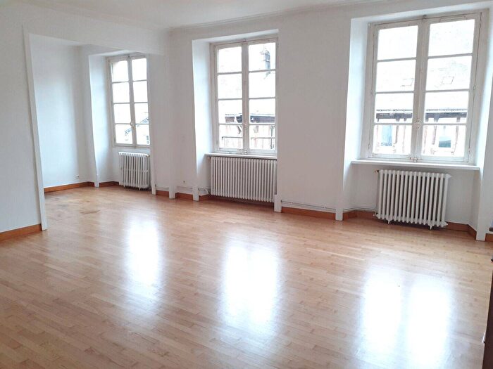 Basse Ville, Quimperlé : Appartement 3 pièces à louer