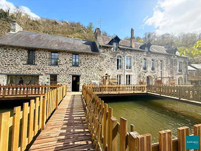 Maison à vendre - Pont-dOuilly - 13 pièces - 8 chambres