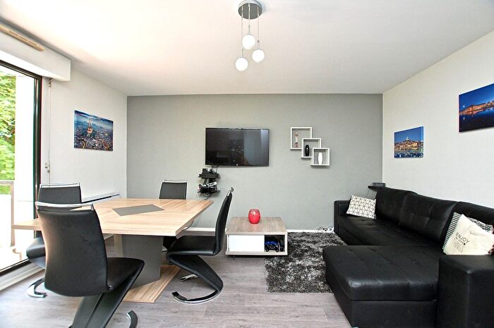 Asnières-sur-Seine, Gresillons, Voltaire : Appartement 2 pièces à louer