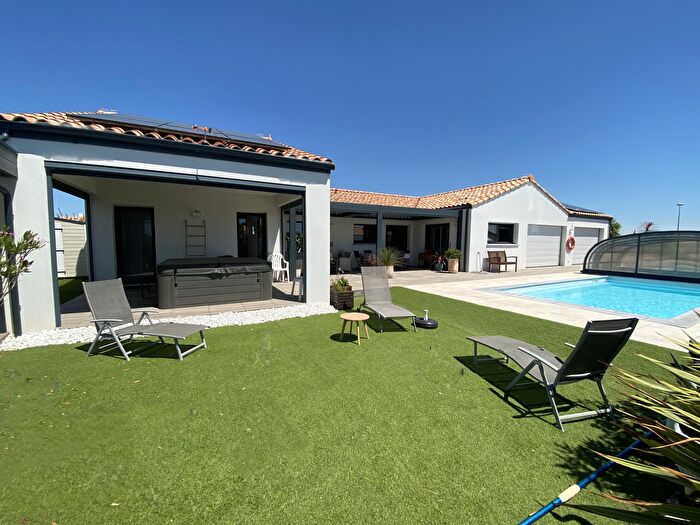 Brem-sur-Mer : Maison 6 pièces à vendre
