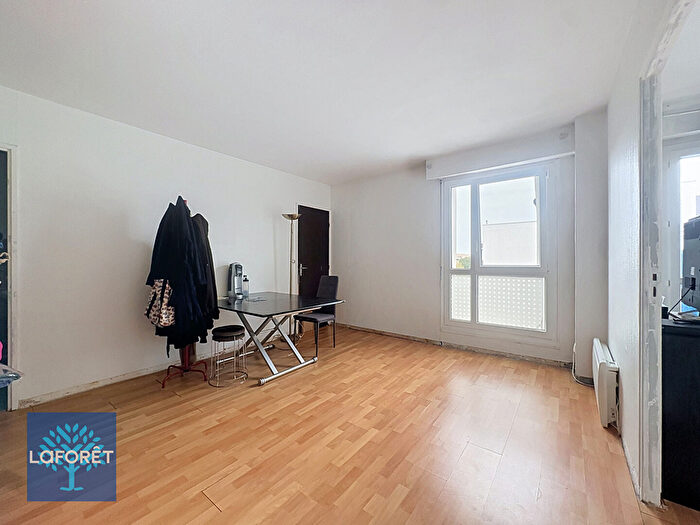 Évry, Les Pyramides : Appartement 2 pièces à vendre